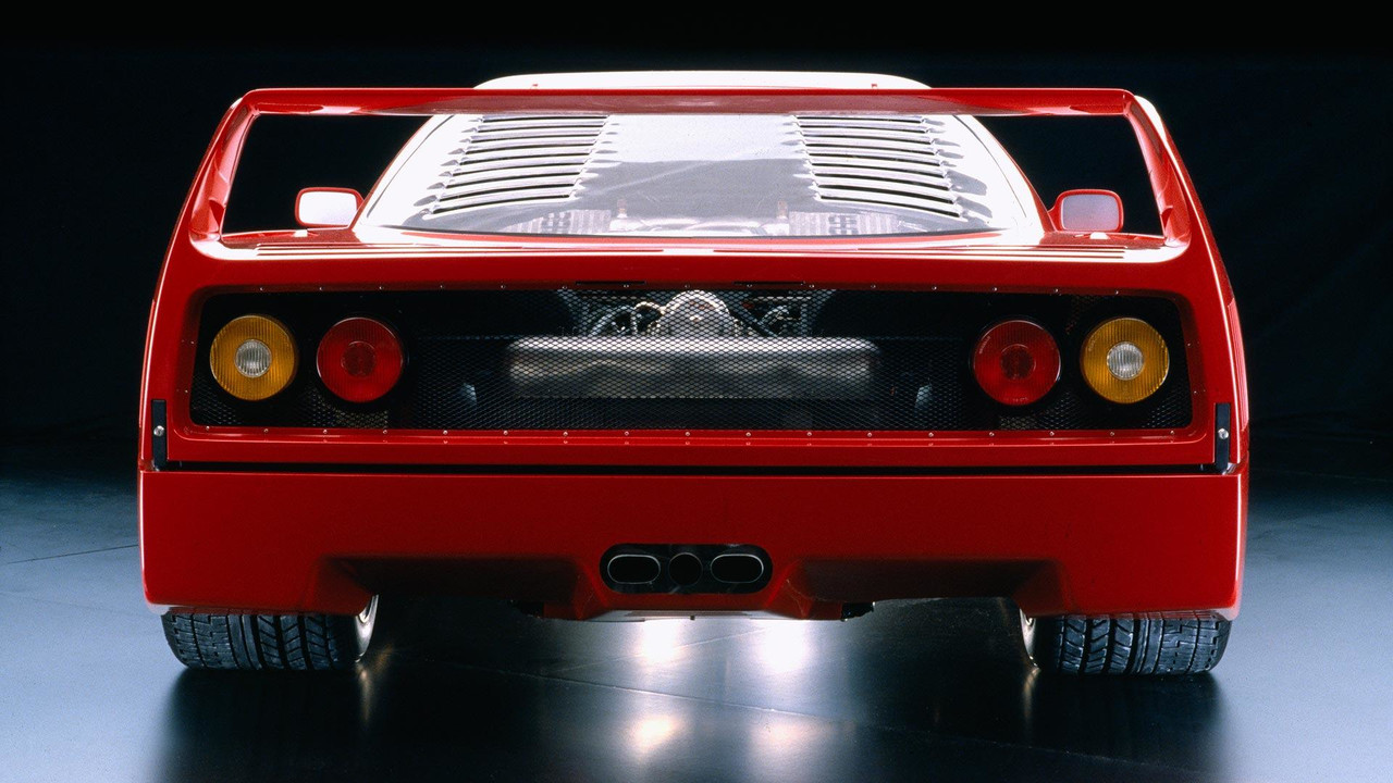 Faz 30 anos: Ferrari F40, "O Supercarro" foi apresentado em Julho de 1987!
