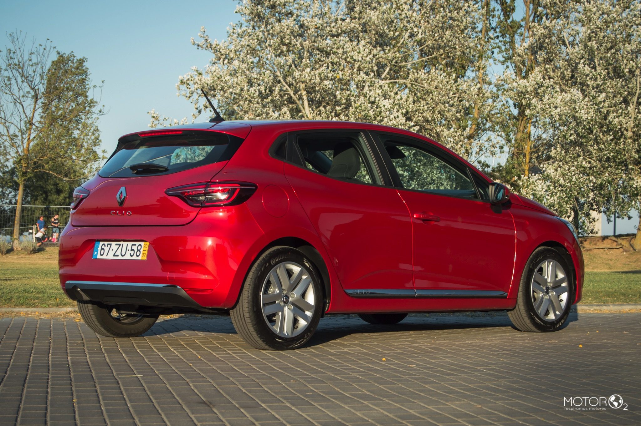 Testámos o Renault Clio Bi-Fuel, o best-seller "amigo" da poupança!