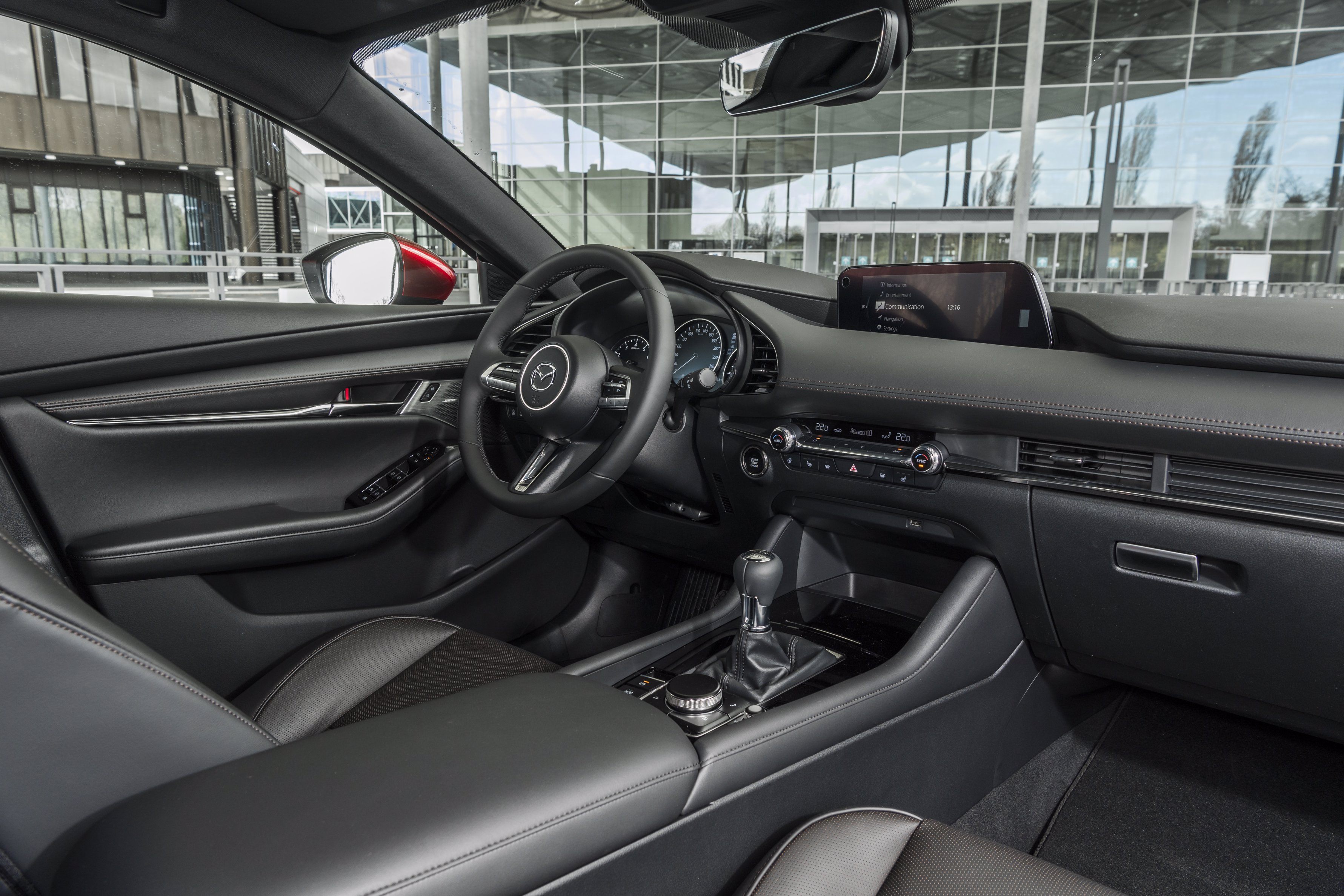 2022-mazda3-interior-black-leather-002_lowres - MotorO2
